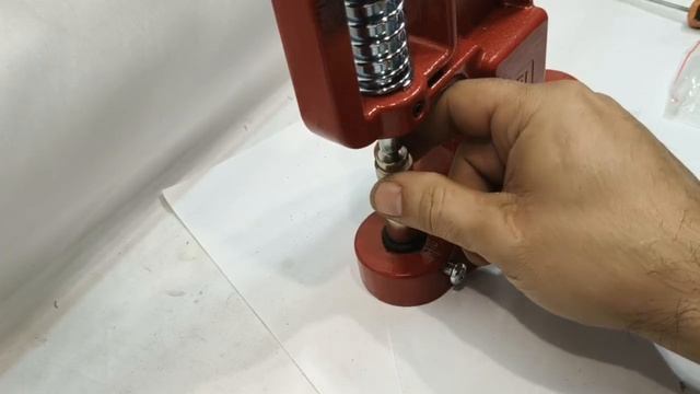 Установка  пластиковой кнопки 12,5 мм  прессом тер -2