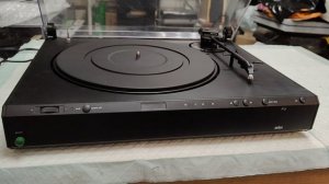 Простой непростой проигрыватель виниловых пластинок BRAUN ATELIER P3