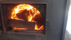 ТВЕРДОТОПЛИВНЫЙ КОТЁЛ ДЛИТЕЛЬНОГО ГОРЕНИЯ С ТОПКОЙ ИЗ НЕРЖАВЕЙКИ КОСМОС ПОД НАВЕСОМ.