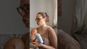Подгибает пальчики на ножках, с трудом могу их расслабить.