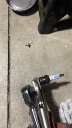 How to get a front motorcycle axel torqued with no special tools. #motorcycle #mechanic #bmw ￼