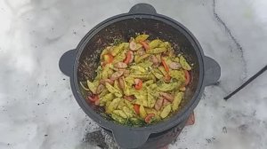 ЖАРЕНАЯ КАРТОШКА С ОХОТНИЧЬИМИ  КОЛБАСКАМИ В КАЗАНЕ