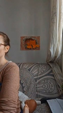 Лежит только на левом боку. Как научить на правом?
