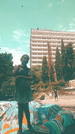 Приехала  в Мисхор там раньше фонтаны были. красиво да?