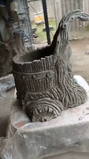 цветочник  в  виде  пня  из  арт бетона мастер Наталья Гонт.