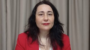"Посадите на цепь голубую мечту": Оксана Шмакова читает стихи Сергея Радченко