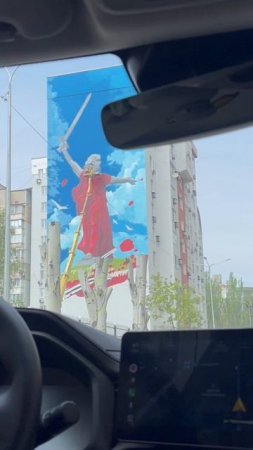 ⚫🔵🔴 В Донецке, по ул.Челюскинцев рисуют мурал ✌️😉