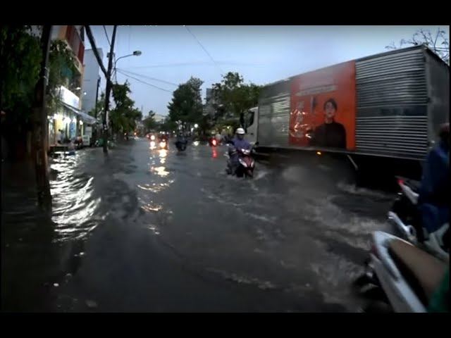 Попали в наводнение . Вьетнам , декабрь 2018г