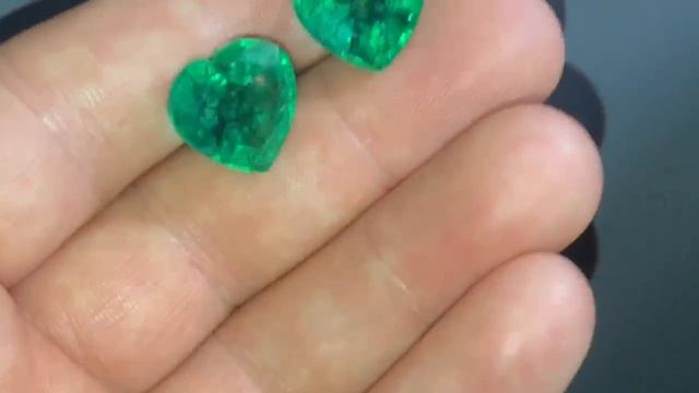 Изумруд- имитация, кварц кракле 24,13кт №230