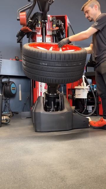 High standars meets passion #howto #tireshop #didyouknow #anvelopero #premiumservice