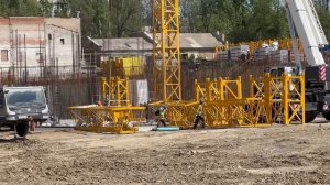 🏗️🏢 Новый жилой комплекс возводят в центре Донецка ⚫🔵🔴