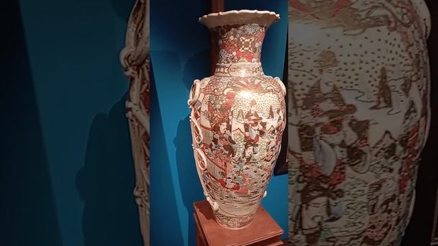 Красивые старинные китайские вазы.