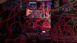 Играю #ambienttechno на модульном синтезаторе. Осциллятор 4ms Ensemble Osc творит тембральное волшеб