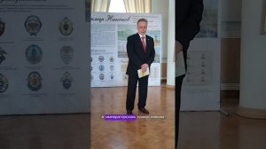 Выступление советника Председателя ИППО, профессора Леонида Буланова на выставке картин