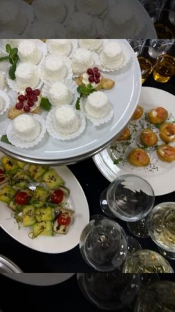 Фуршет для гостей на выставке на выездном мероприятии