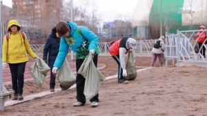 Братчане провели субботник на корте в 17-м микрорайоне