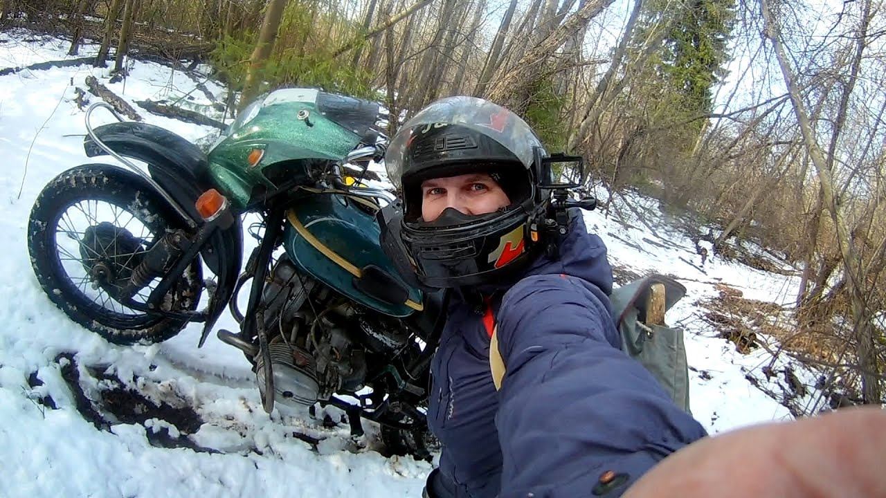 УРАЛ одиночка в весеннем лесу ,после снегопада, 1 мая 2023.