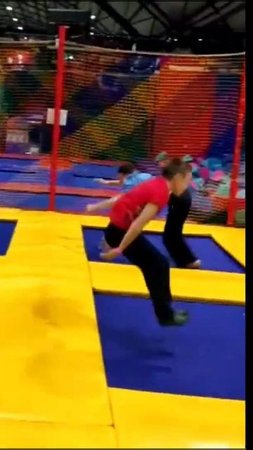 Синхронные прыжки на батуте #паркур