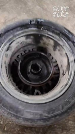 VW Golf приехал с жалобой на шум в заднем колесе, и тормоза пропали, когда подъезжал к сервису