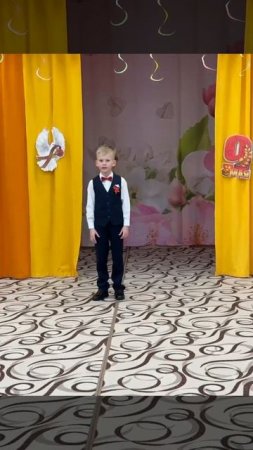 Стихотворение Марии Савиной-Поповой  «Проходишь мимо обелиска»