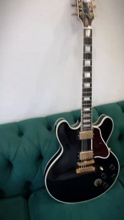 Как же я её люблю #приколы #прикол  #любовь #love #shorts #мем #юмор #гитара #gibson #шортс #bbking