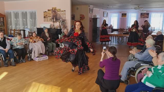"ТАНЦУЙ, ДЕВУШКА", ЦЫГАНСКИЕ #ТАНЦЫ  В ИНТЕРНАТЕ ПОЖИЛЫХ💃🏿. A.Усанова. КОЛЛЕКТИВ ТАНЦА "ЭКСПРОМТ"