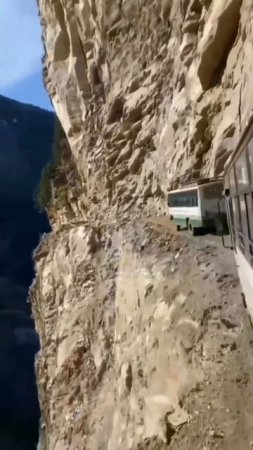 Горная дорога из индийского города Шимлы в долину Панги. Одна из самых опасных дорог в мире!