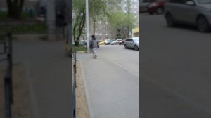 новый райдер команды и трюки на самокате