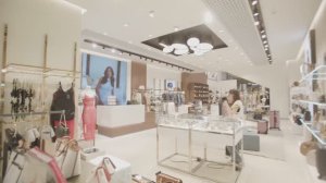 Два экрана — одно имя: Современные технологии в Guess｜HD LED TECH