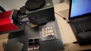 Лазерная гравировка на жетоне.