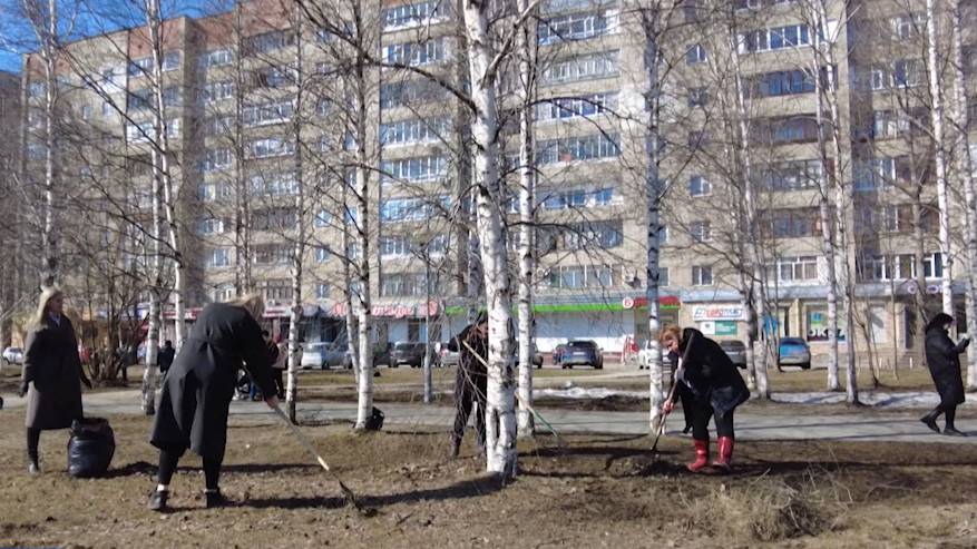 Нижневартовцы наводят чистоту в городе в преддверии юбилея Победы