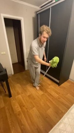 Прикололся над другом 😂