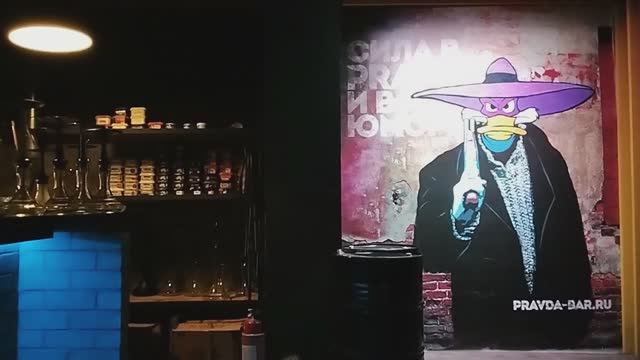 Комики выступают в баре "Правда"