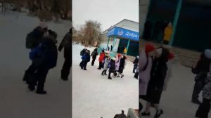 Лучший день в школе, закинули на дерево 2 сменки.