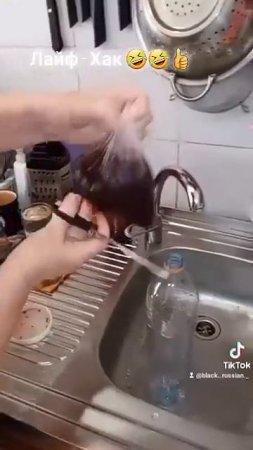 Как перелить варенье из банки в бутылку 🤣👍
