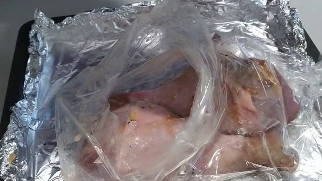 Готовим индейку. Индейка в духовке в рукаве. Просто и быстро.