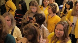 Москва, Рожай! Девичник беременных в желтом стиле