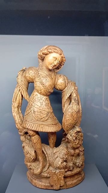 Резные скульптуры немецких мастеров.