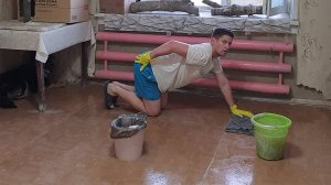 Заставил Антона убираться в курятнике, а сам пошёл отдыхать