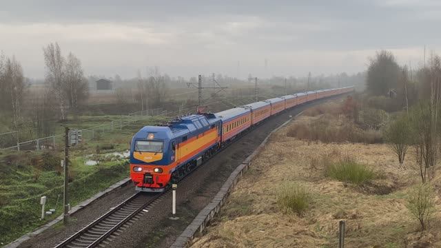 Электровоз ЭП2К-359, с поездом №020 "Мегаполис", перегон Саблино - Колпино