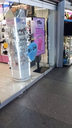 Рекламные экраны для витрины магазинов