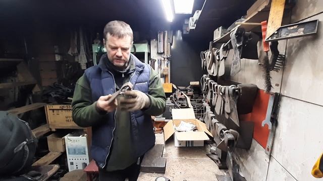 Посылка с топорами из Бежецка