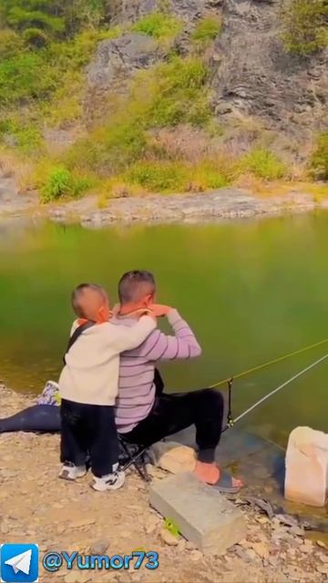 Видео мем. Папа Держи червя!