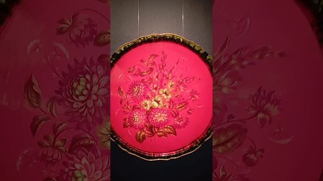 Рог изобилия и ещё два Жостовских подноса.