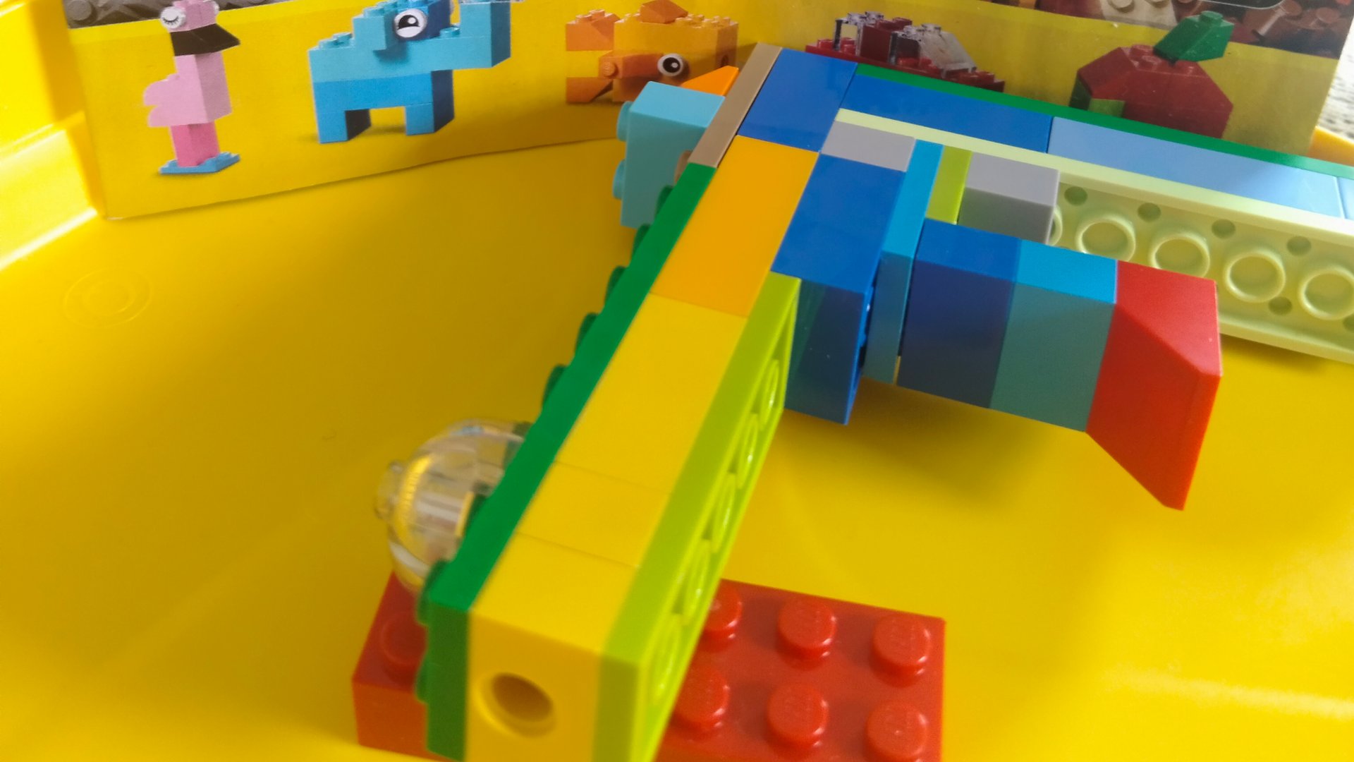 пистолет из lego classic.