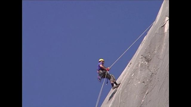 2011. Спасатели на скалах Севастополя. Парус