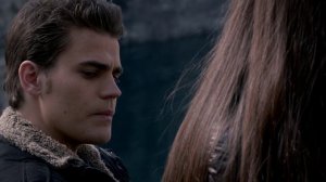 Сериал Дневники вампира: «Вниз по кроличьей норе»  (04 сезон 14 серия), смотреть бесплатно