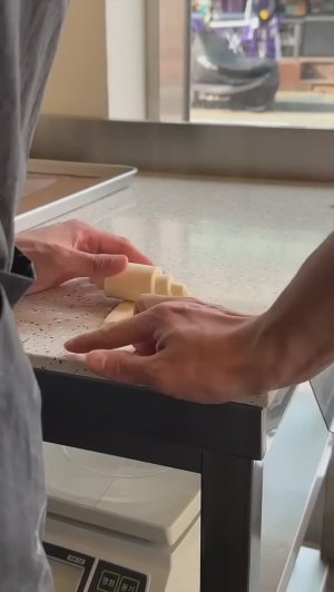 Приготовление слоеного теста и круассанов