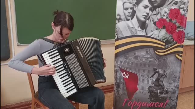 Васильева Кира. Е. Петербургский
"Синий платочек".