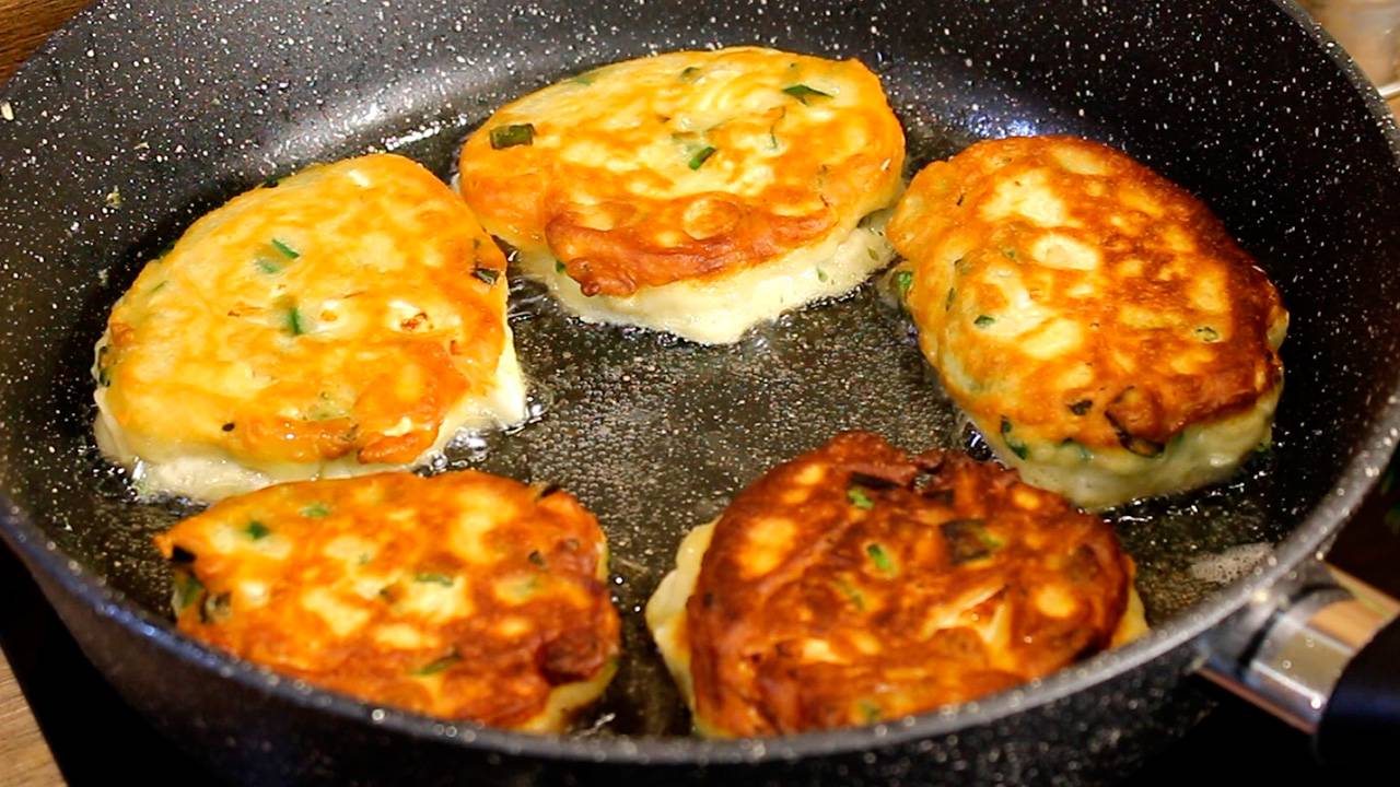 Ленивые Пирожки "Пятиминутки" с луком и яйцом. Всё смешал и готово! Пышные и мягкие. Простой рецепт